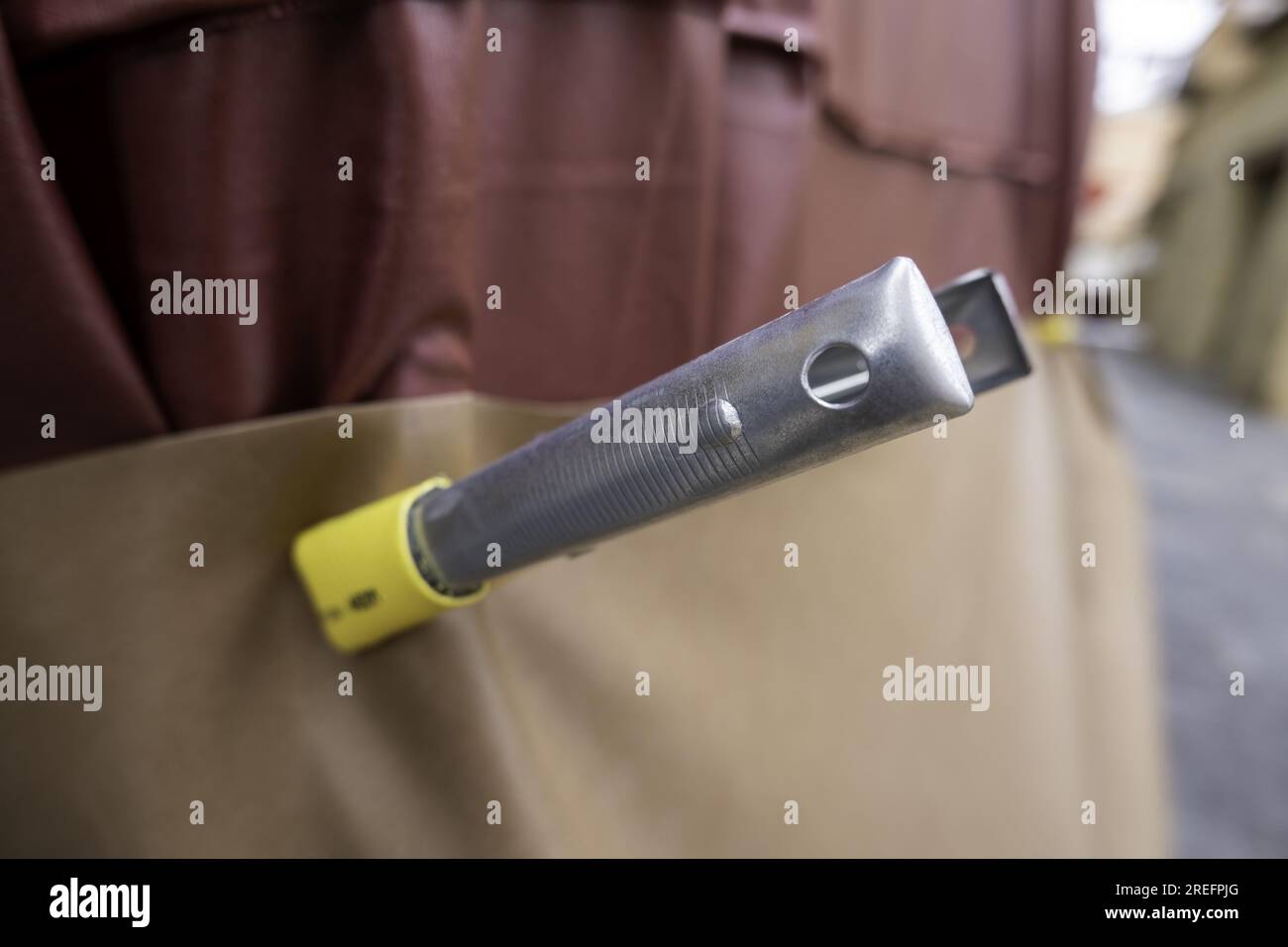 Grab clamp hi-res stock photography and images - Alamy