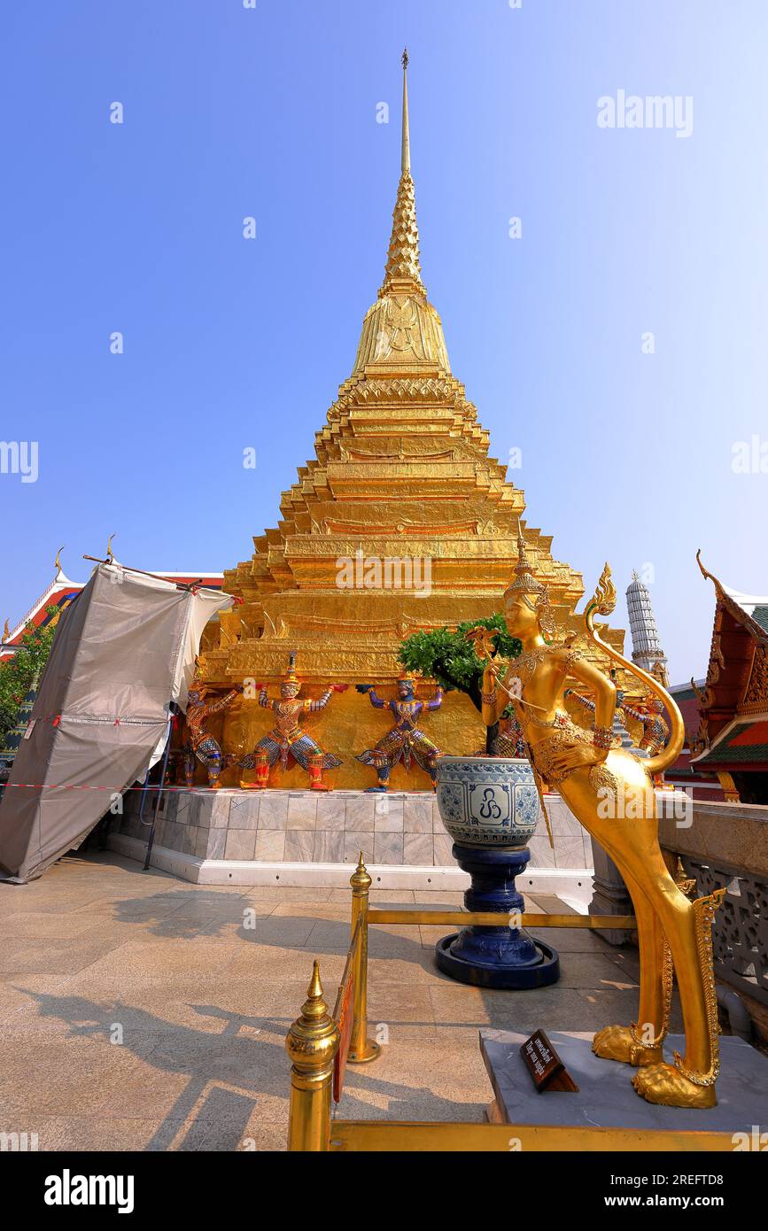 Wat Phra Kaew Museum (Royal grand palace) in Bangkok, Thailand Stock ...