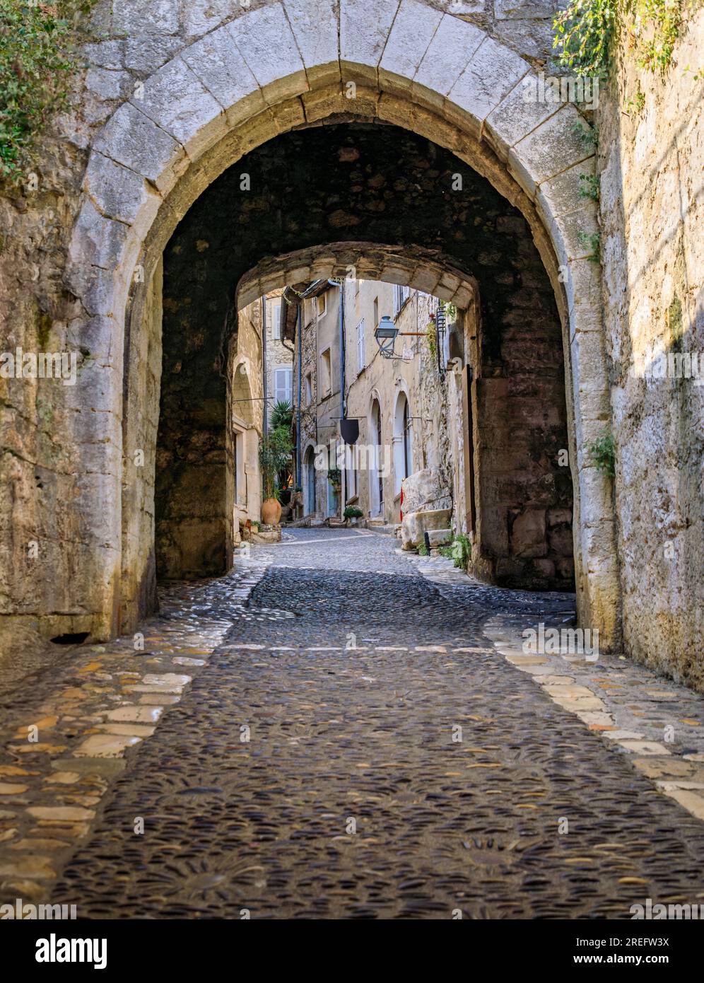 Vieille ville de vence hi-res stock photography and images - Alamy
