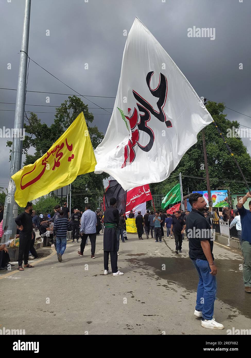 Shia muslims unfurling flags during muharram Procession Stock Photo - Alamy