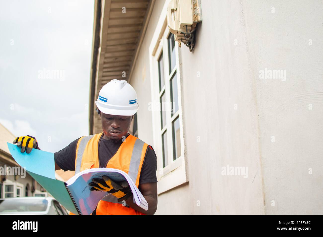 african electrician working on connections at a home Stock Photo - Alamy