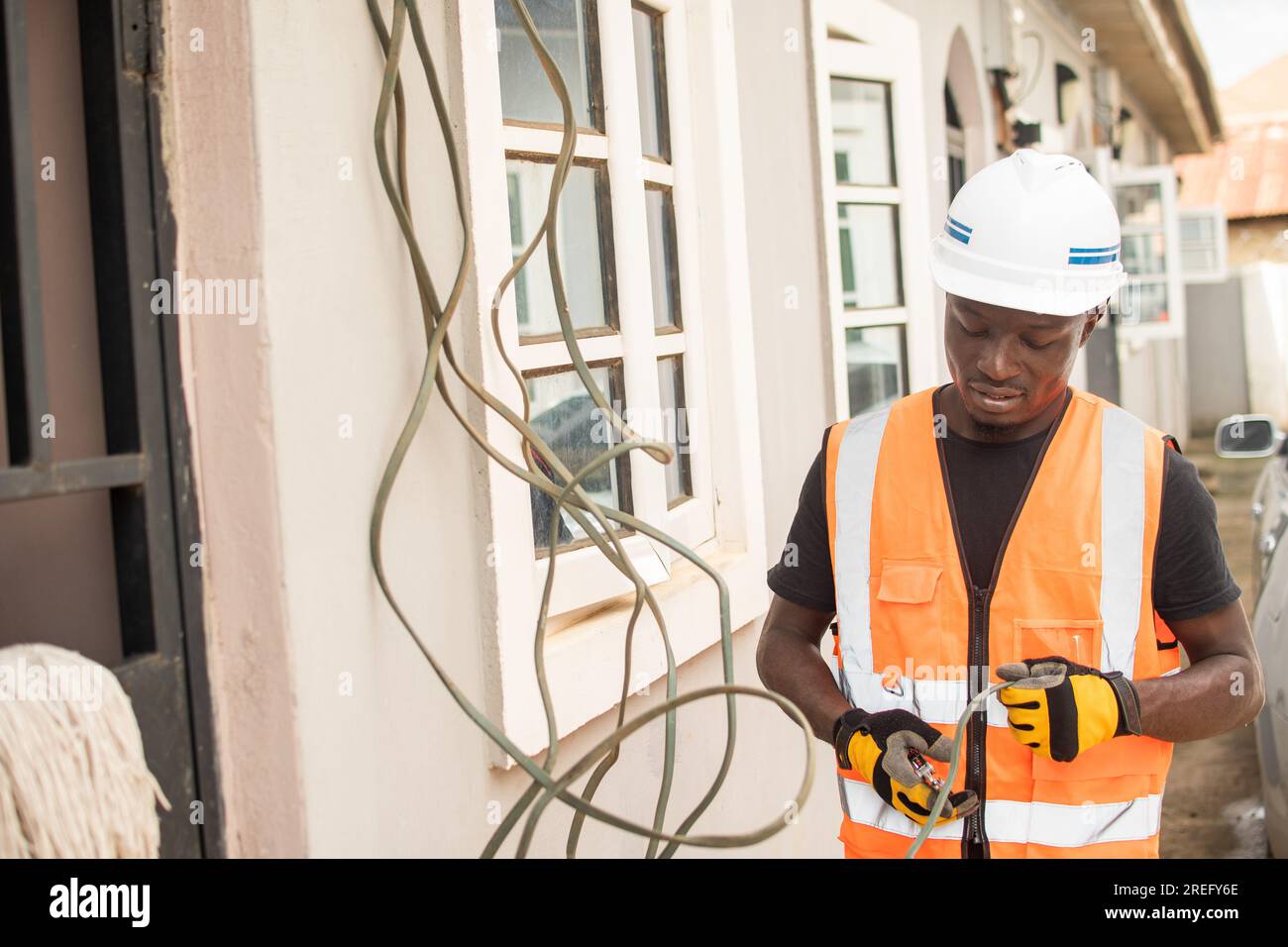 African electrician hi-res stock photography and images - Alamy