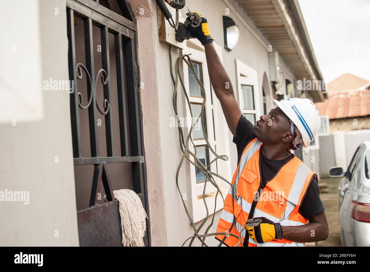 African electrician hi-res stock photography and images - Alamy