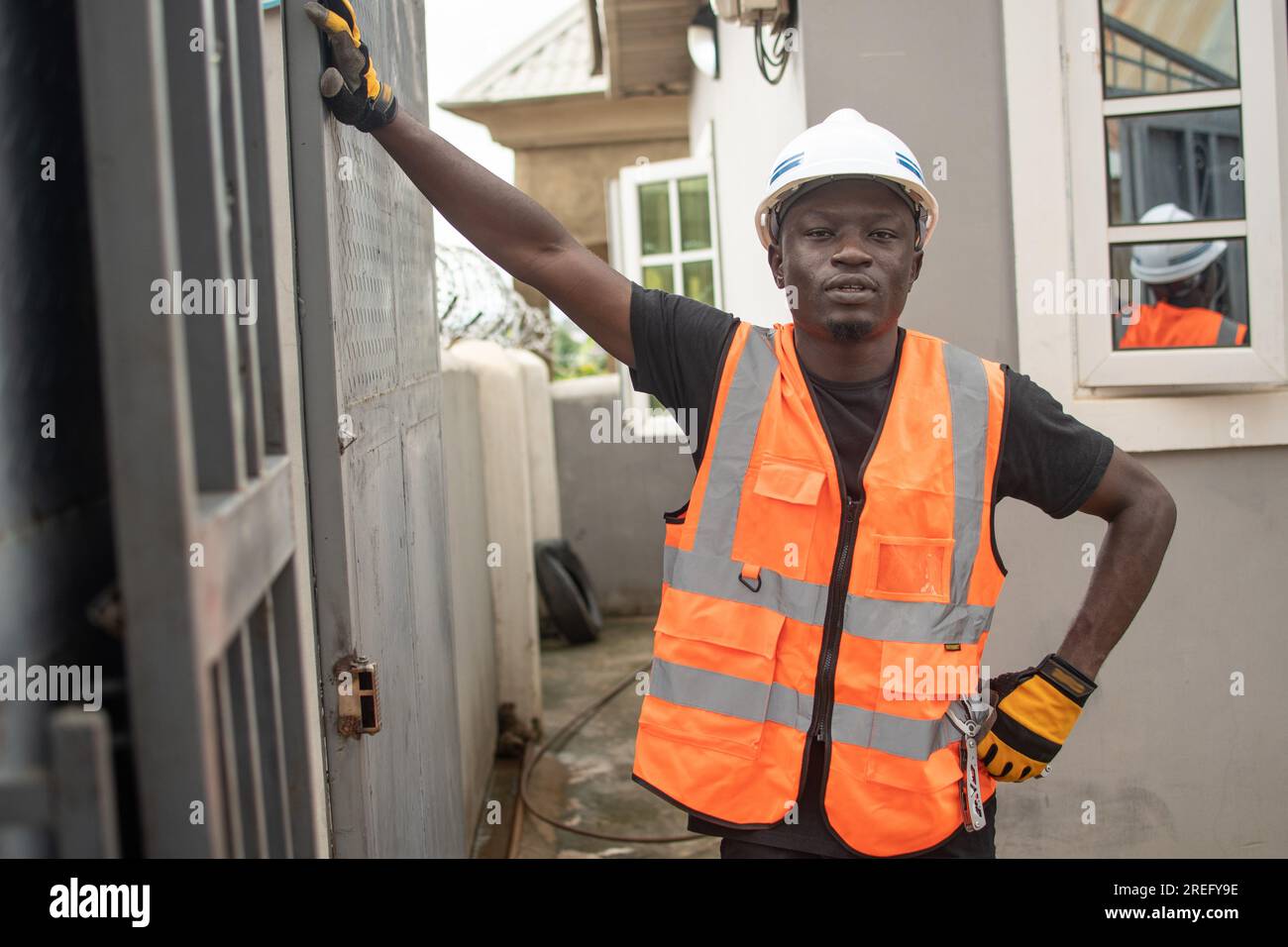 African engineer hi-res stock photography and images - Alamy