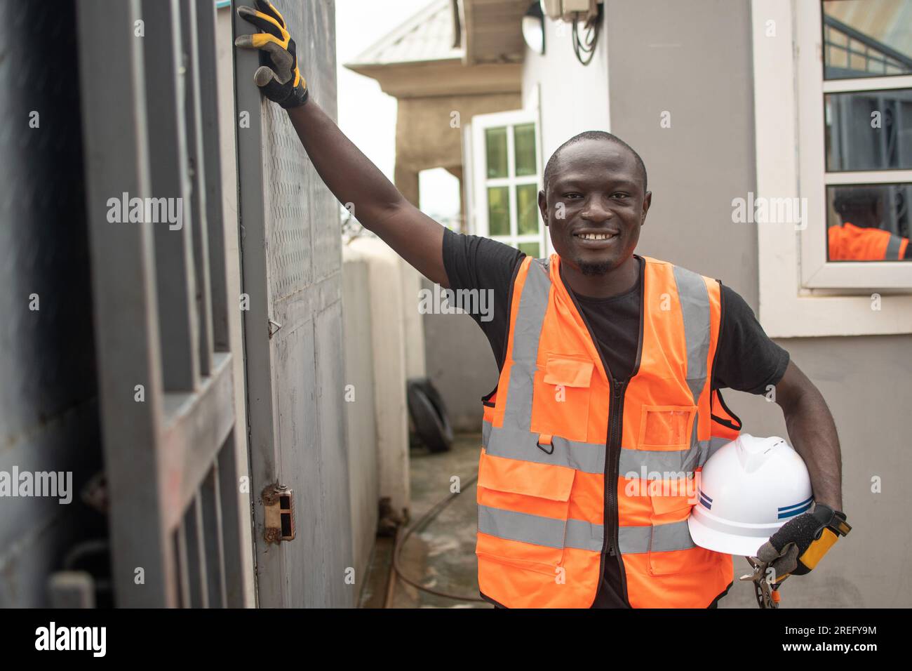 African engineer hi-res stock photography and images - Alamy