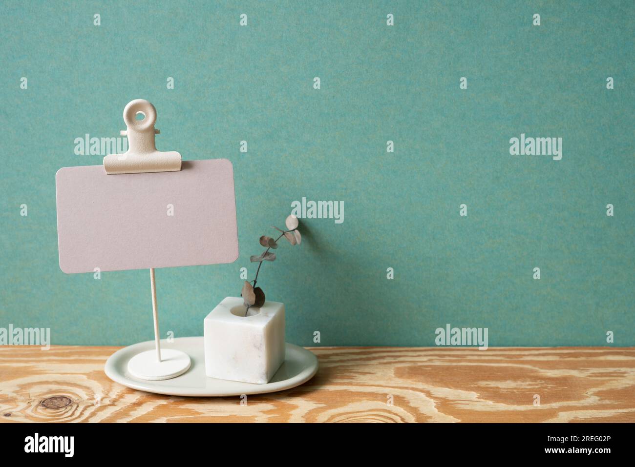 Memo clip holder hi-res stock photography and images - Alamy