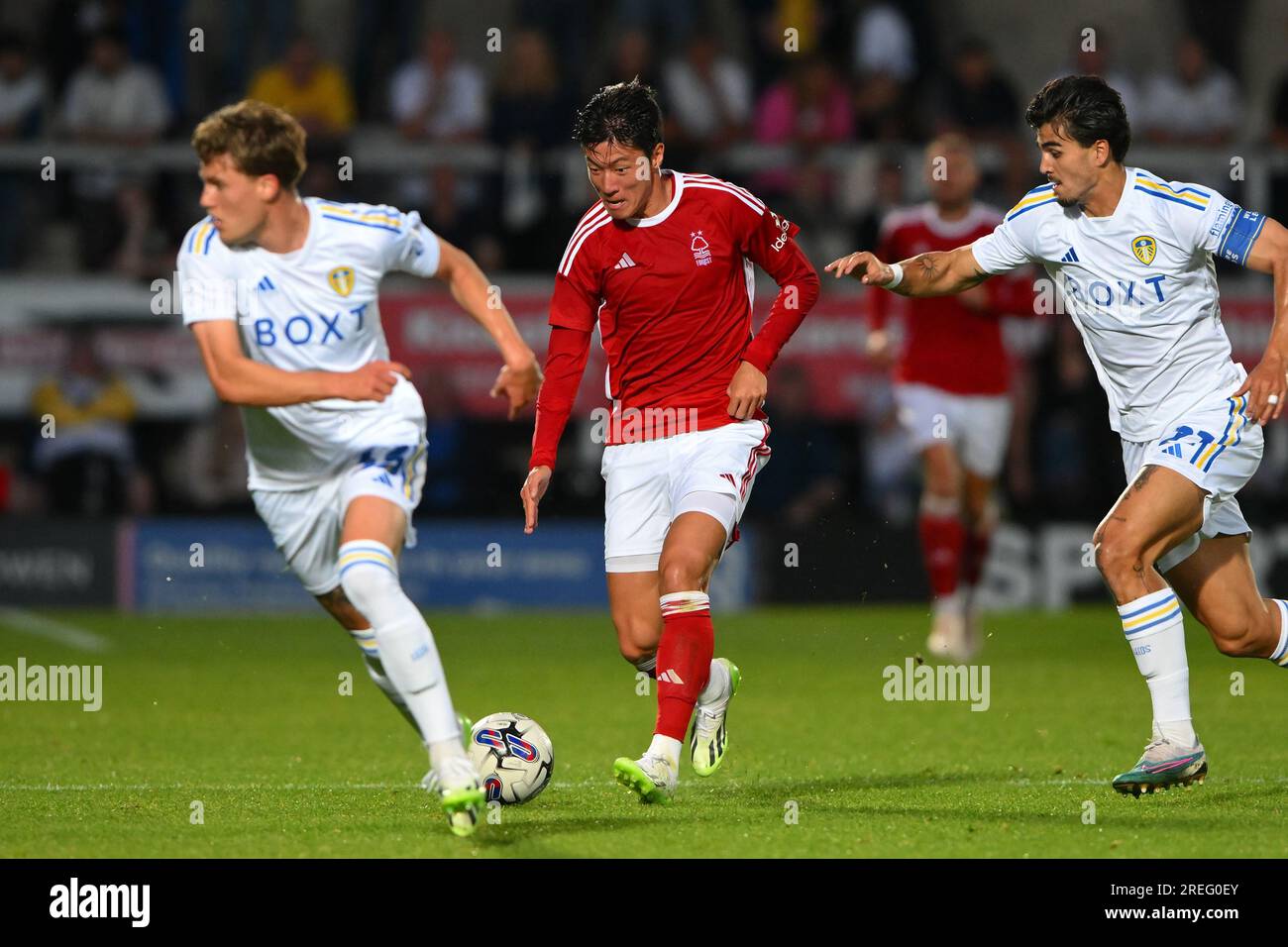 Ui-Jo Hwang of Nottingham Forest under pressure from Pascal Struijk of ...