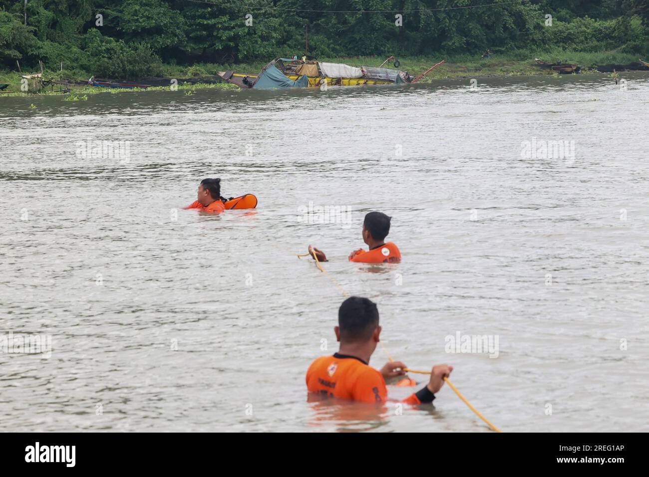 Rizal Province, Philippines. 28th July, 2023. Rescuers from the Philippine Coast Guard (PCG ...