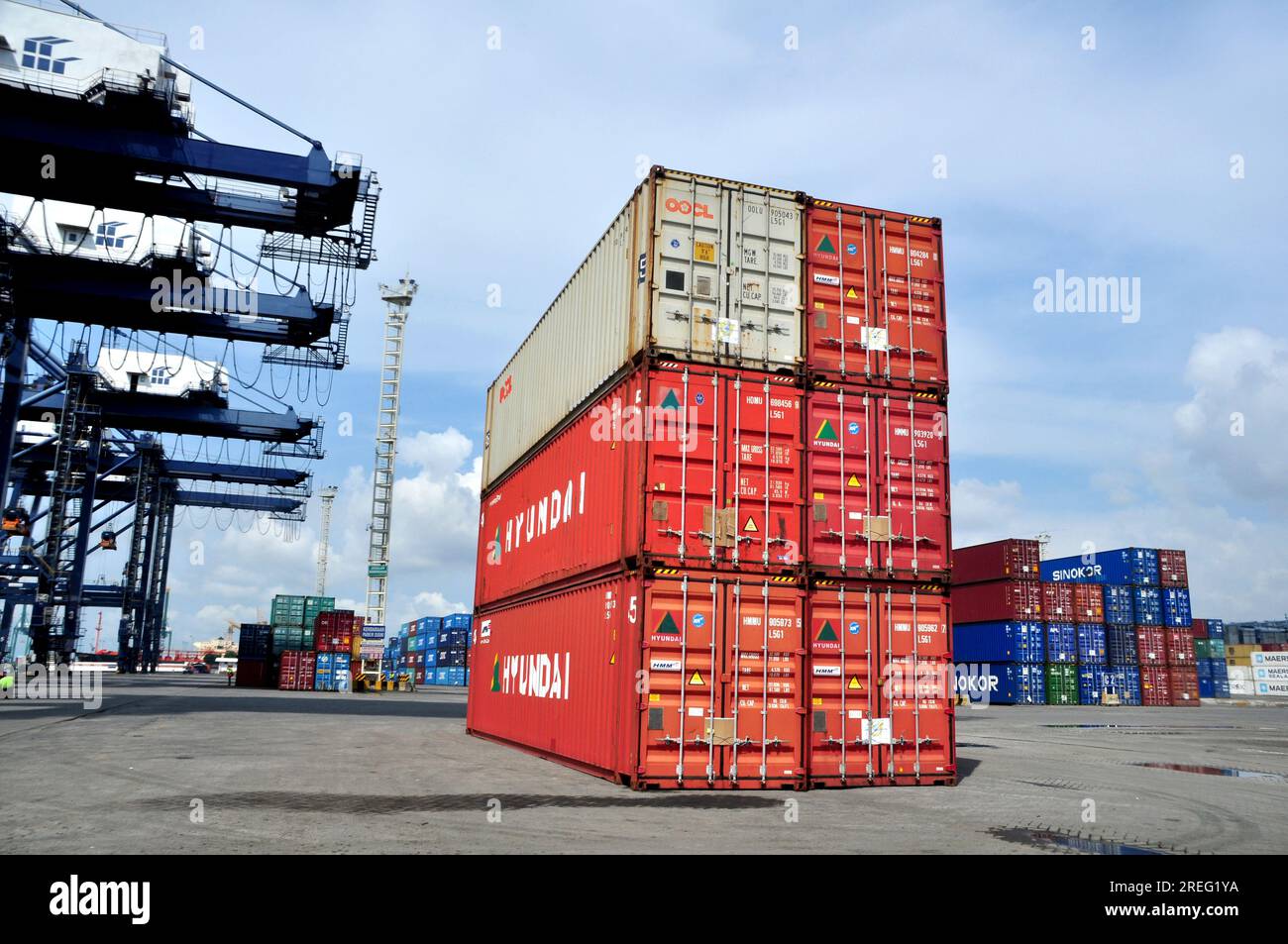 Jakarta, Indonesia - May 26, 2017 : Container loading and unloading ...