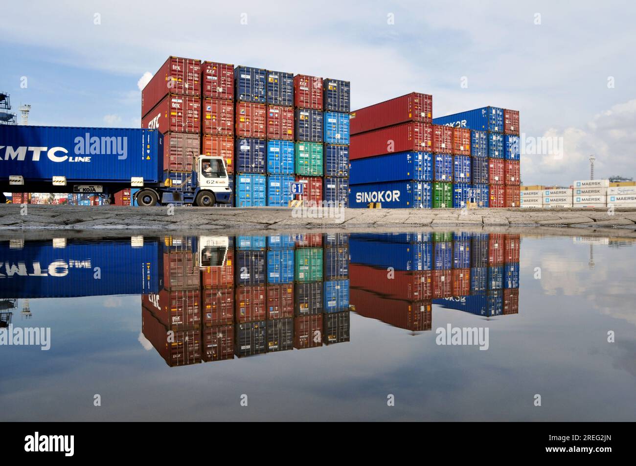 Jakarta, Indonesia - May 26, 2017 : Container loading and unloading ...