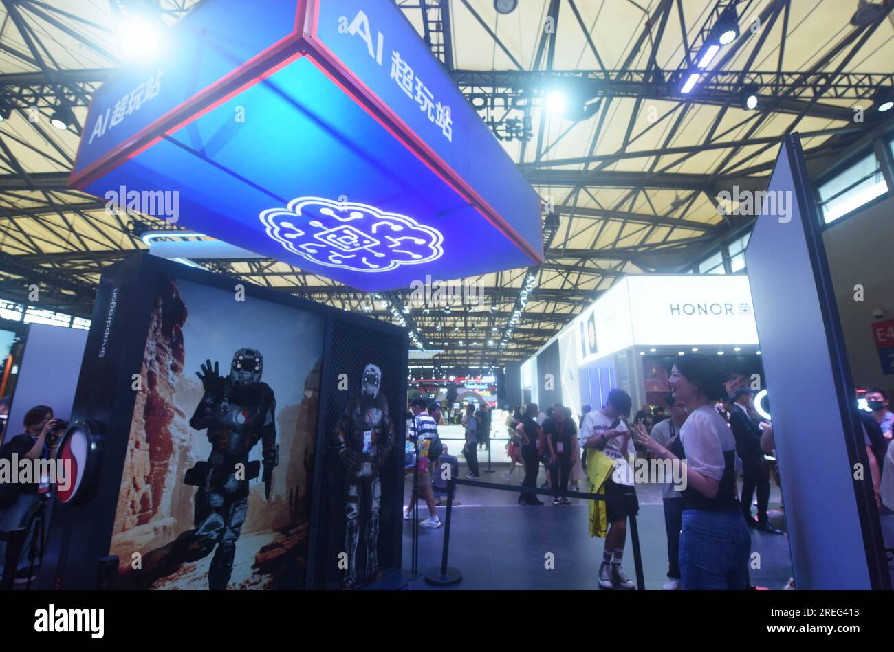 Qualcomm booth hi-res stock photography and images - Alamy
