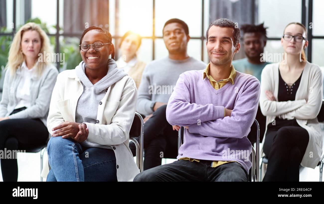 Black audience clapping hi-res stock photography and images - Alamy