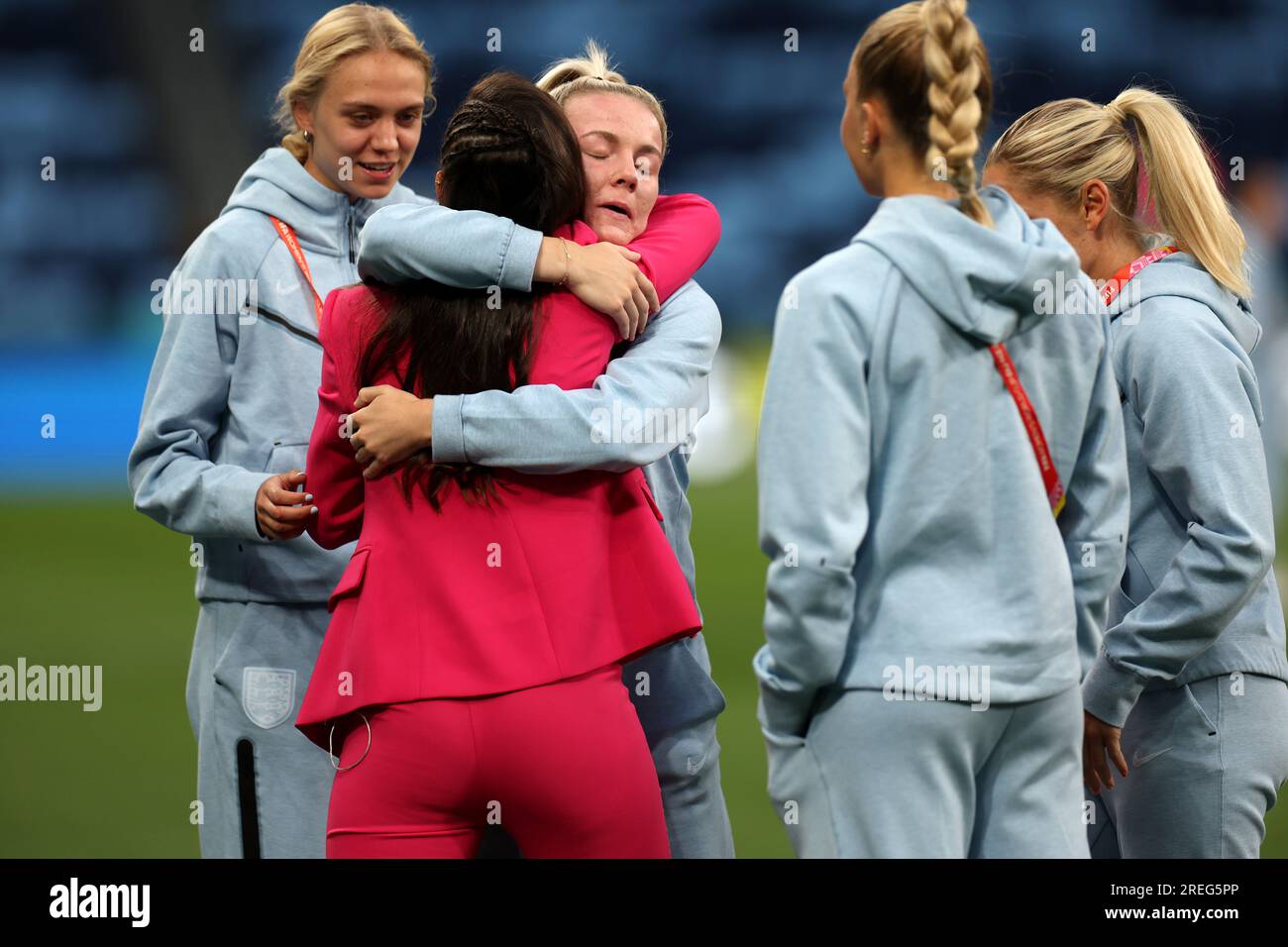 England's Lauren Hemp hugs Manchester City player Deyna Castellanos ...