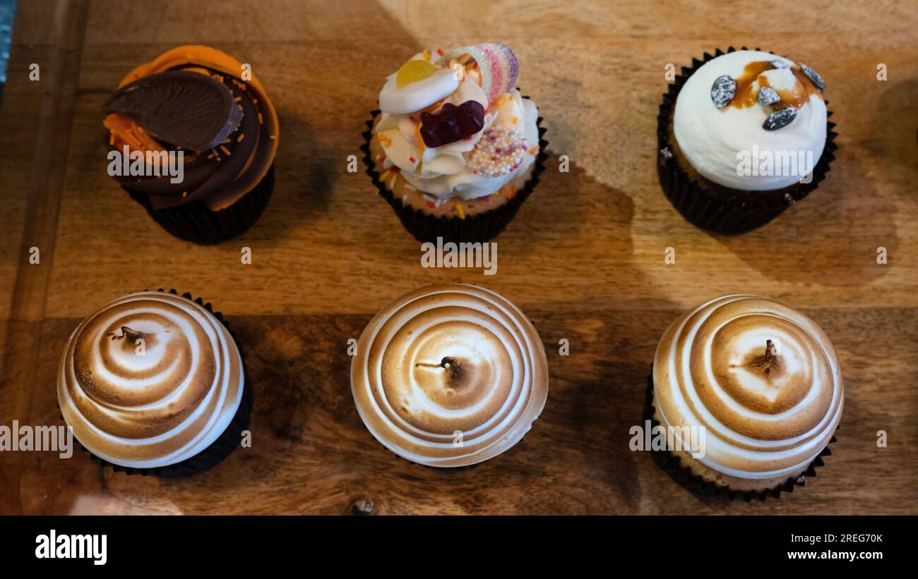 Array cupcakes hi-res stock photography and images - Alamy