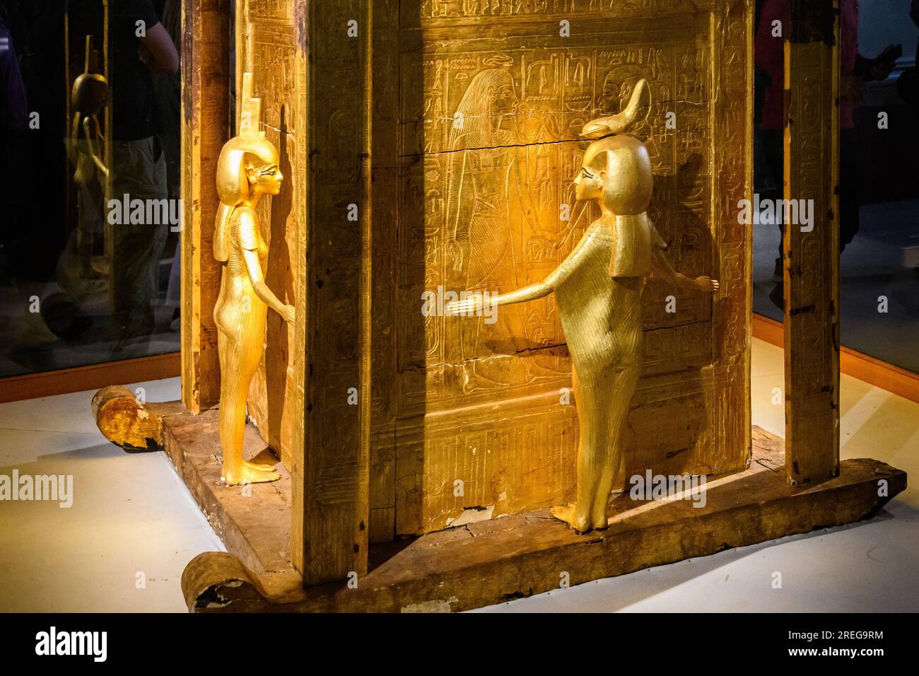Cairo, Egypt - December 24, 2022: Exhibits of the Cairo Museum. Gold ...