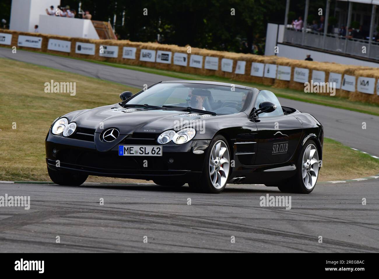 Mercedes-Benz SLR Roadster, Mercedes-Benz SLR Club, members taking ...