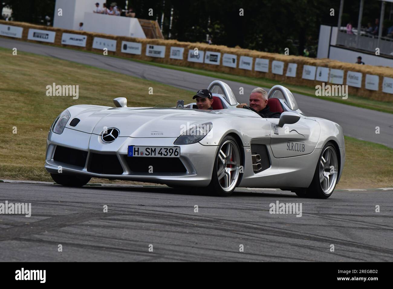 Mercedes-Benz SLR Stirling Moss, Mercedes-Benz SLR Club, members taking ...