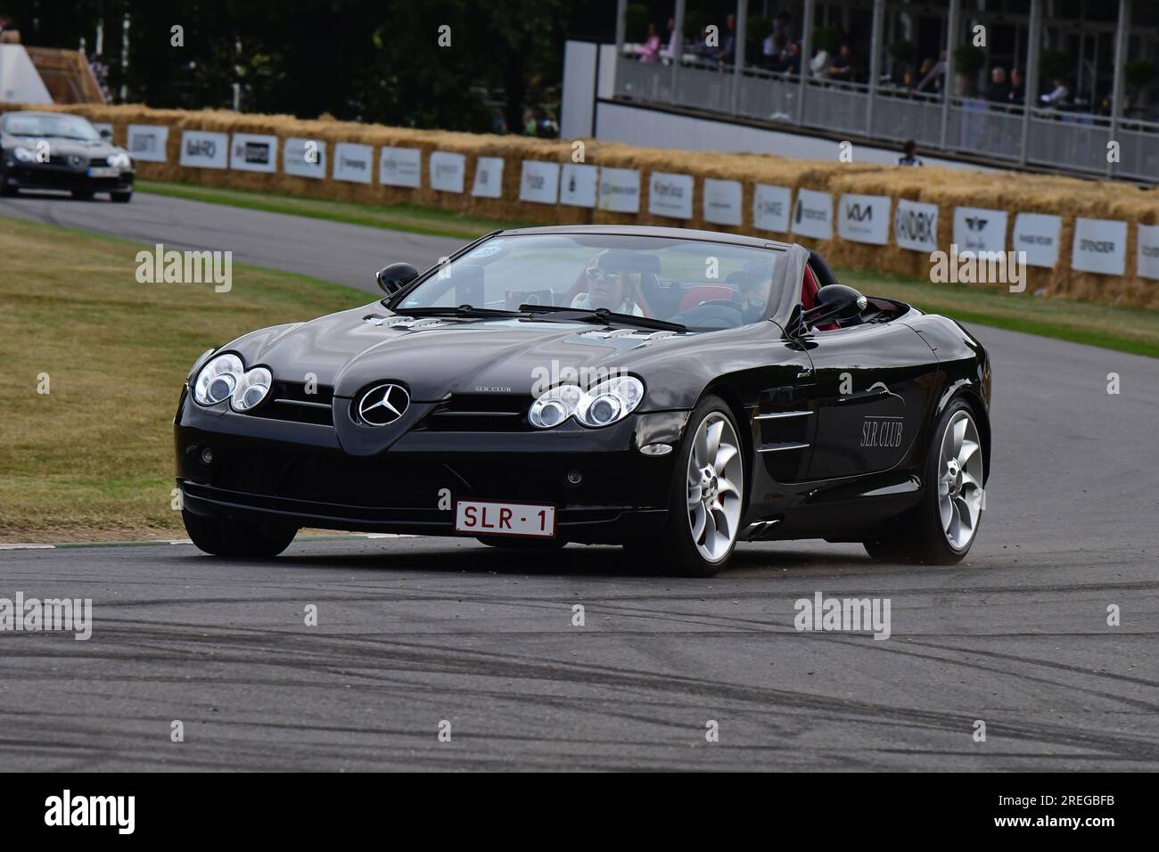 Mercedes-Benz SLR Roadster, Mercedes-Benz SLR Club, members taking ...