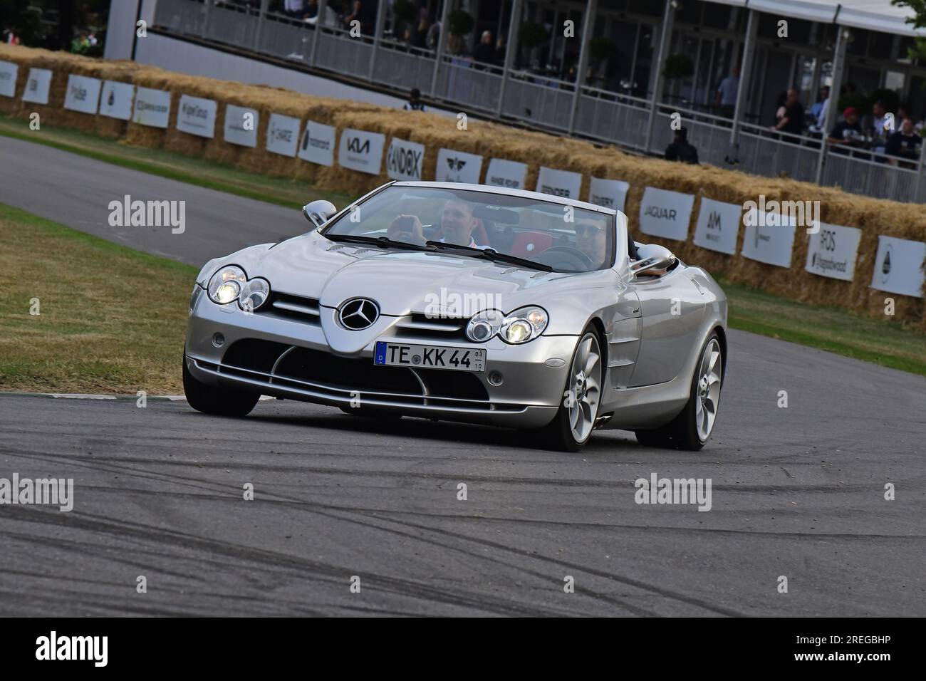 Mercedes-Benz SLR Roadster, Mercedes-Benz SLR Club, members taking ...