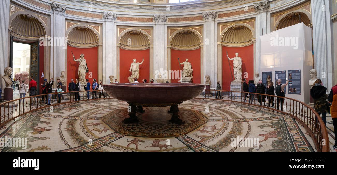 Rome, Italy - 27 Nov 2022: Sculptures and domed celings in The Round ...