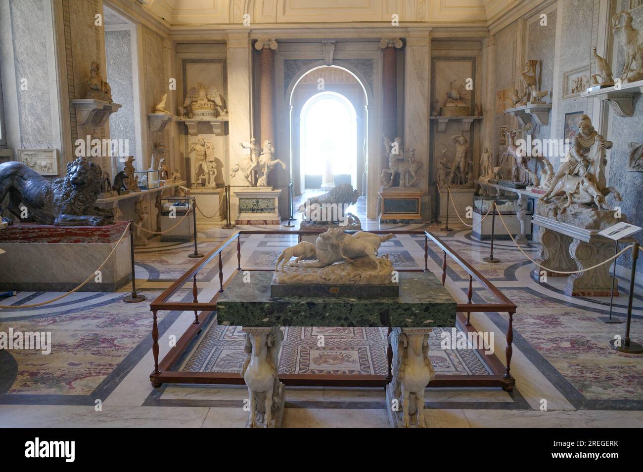 Rome, Italy - 27 Nov 2022: Sculptures and domed celings in The Round ...