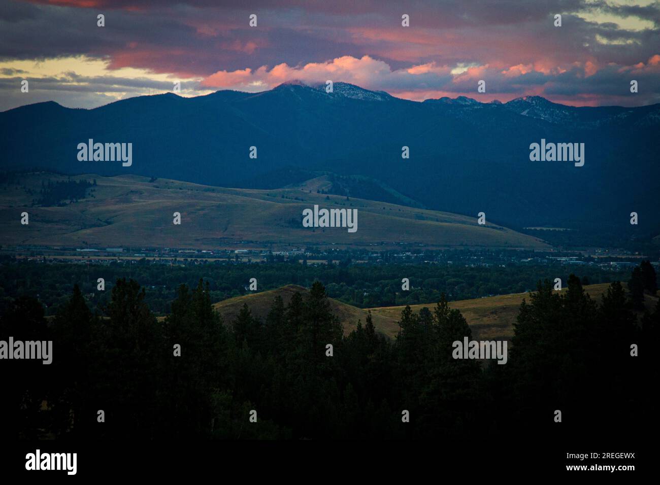 A pink sunset above the Rattlesnake Mountains and Missoula, Montana ...