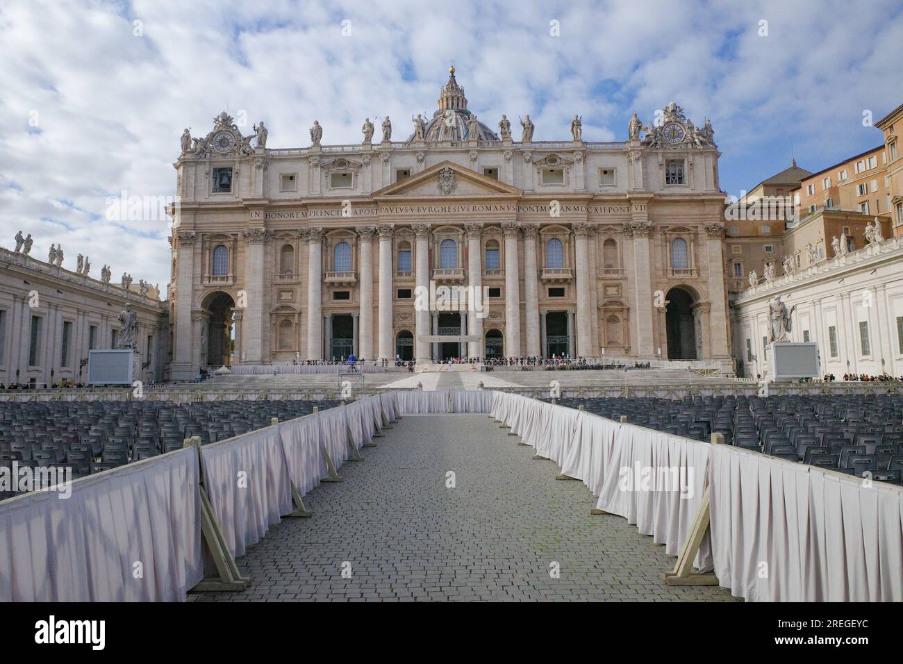 St peters basilica service hi-res stock photography and images - Alamy