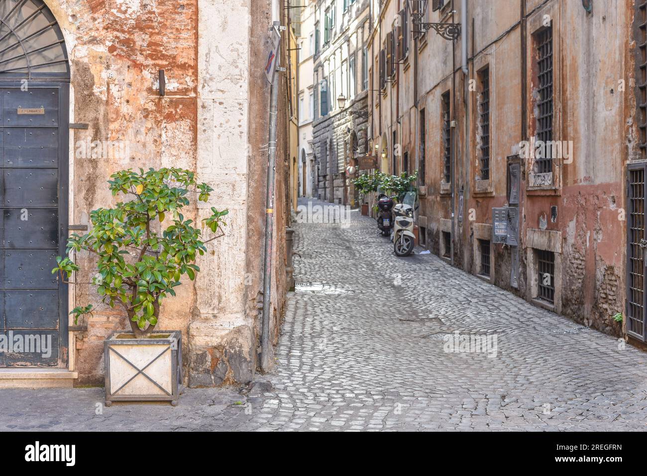 Rome, Italy - 27 Nov, 2022: Architecture in the backstreets of Rome ...