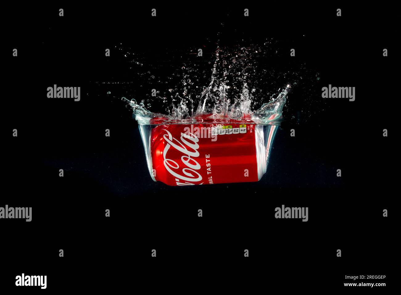 Coca cola can splash hi-res stock photography and images - Alamy