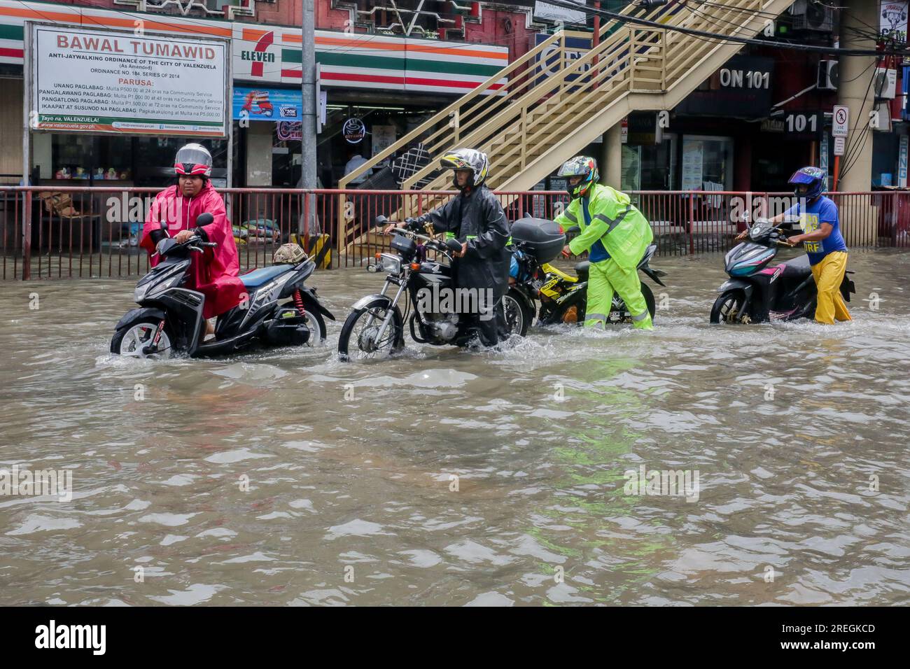 Valenzuela City, Philippines. 28th July, 2023. People push their ...