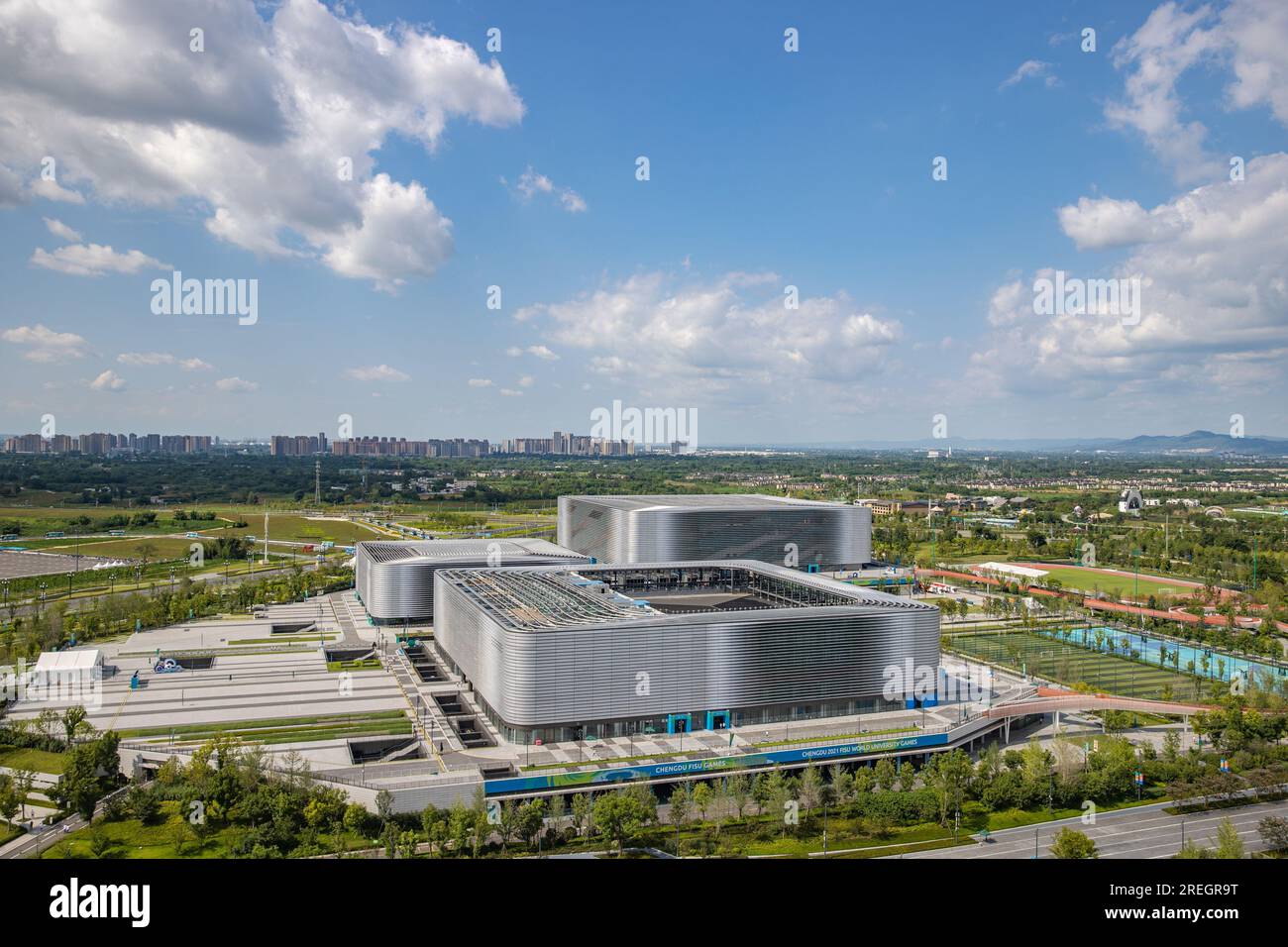 Chengdu sichuan university gymnasium hi-res stock photography and ... Chengdu sichuan university gymnasium hi-res stock photography and ...