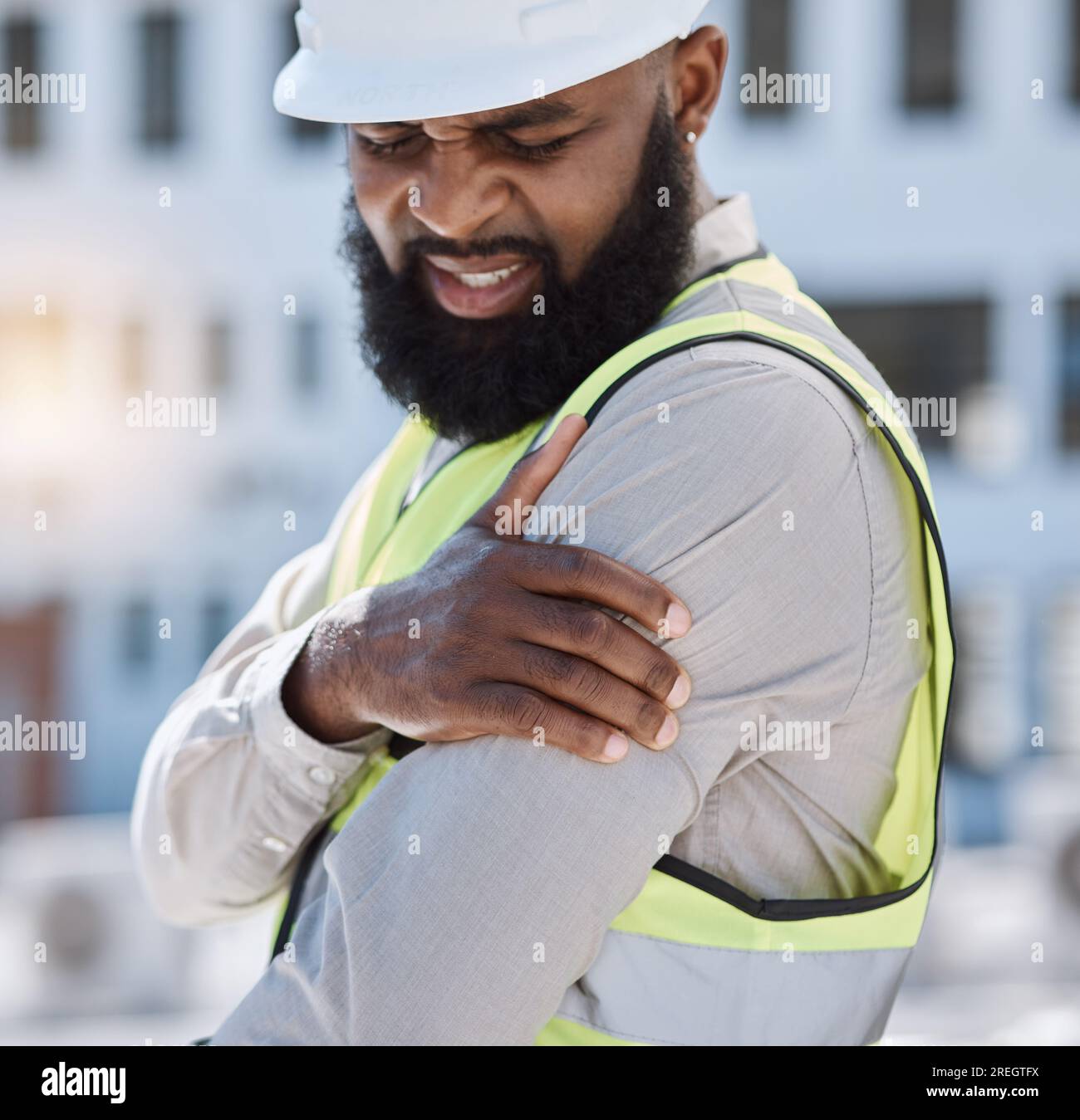 Angry african builder worker hi-res stock photography and images - Alamy