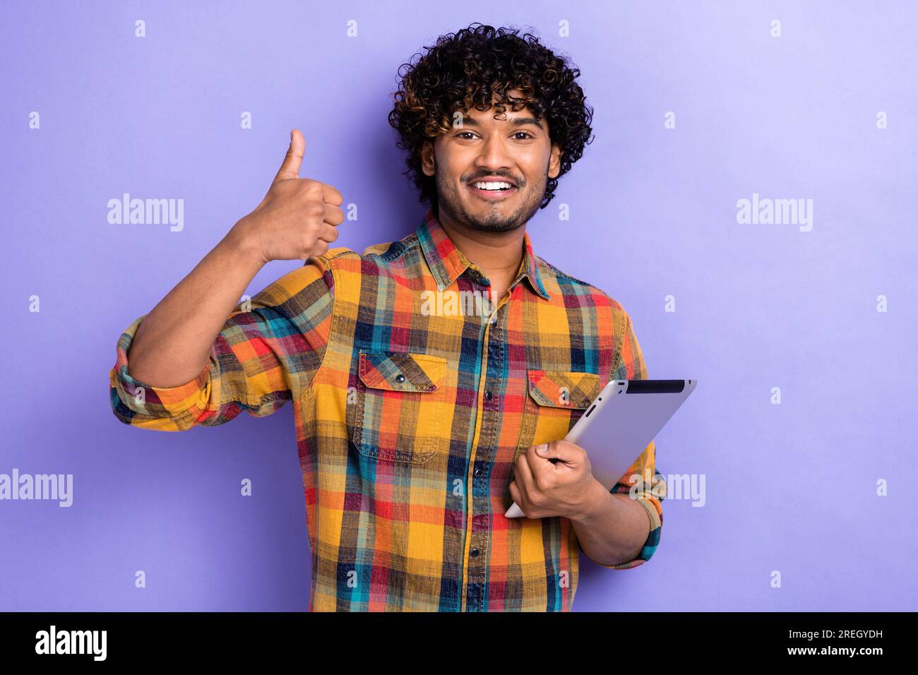 Portrait of young satisfied man thumb up recommendation good job ...