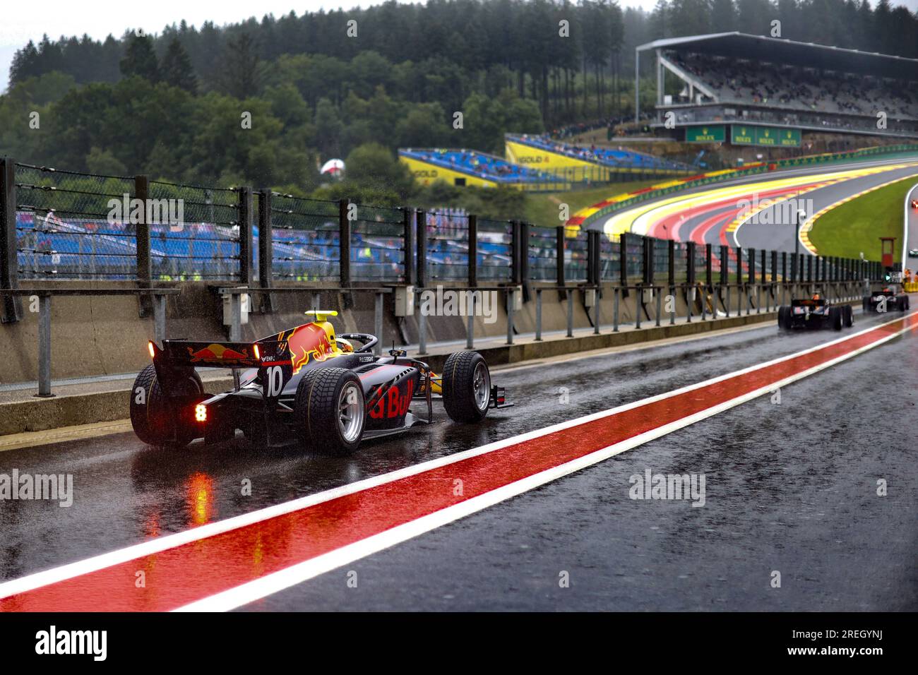 10 HADJAR Isack (fra), Hitech Grand Prix, Dallara F2, action, pitlane ...