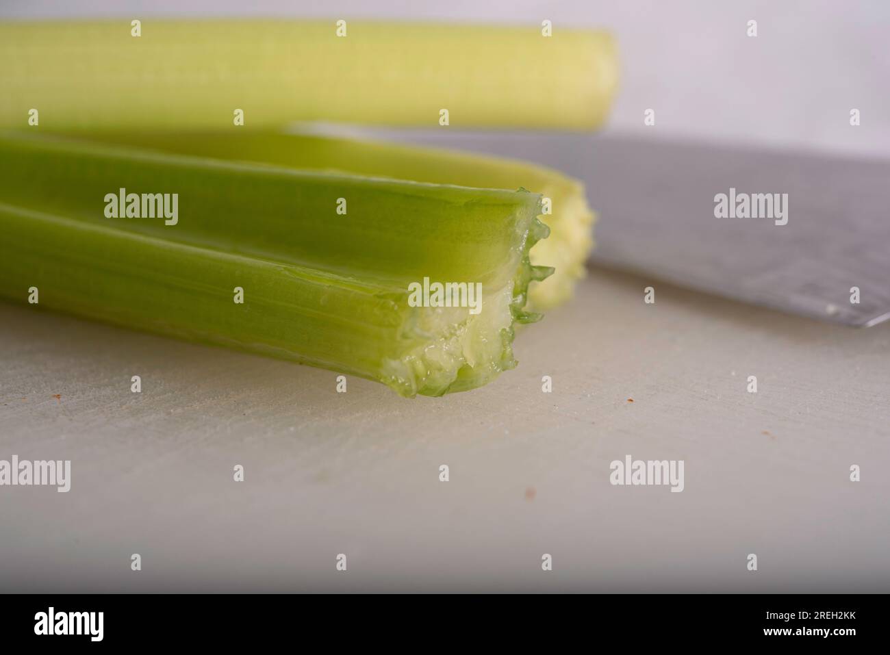 Green celery being sliced hi-res stock photography and images - Alamy