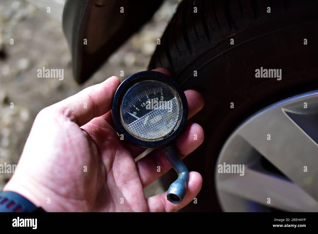 Broken pressure gauge hi-res stock photography and images - Alamy