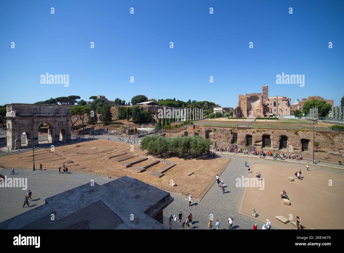 Piazza de colosseo hi-res stock photography and images - Alamy