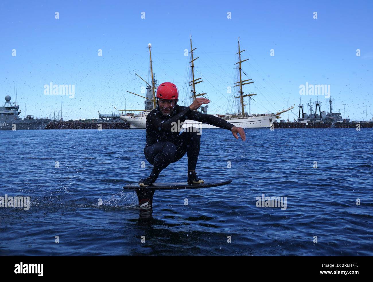 Kiel, Germany. 28th July, 2023. Olaf from Gettorf surfs on a pump foil ...