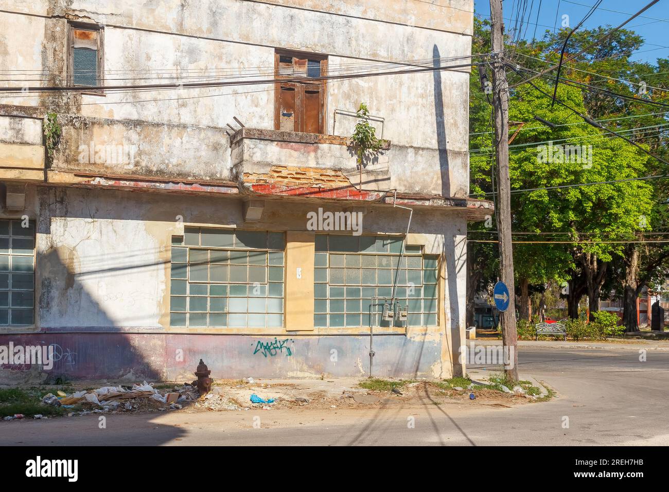 Old run down building exterior hi-res stock photography and images - Alamy