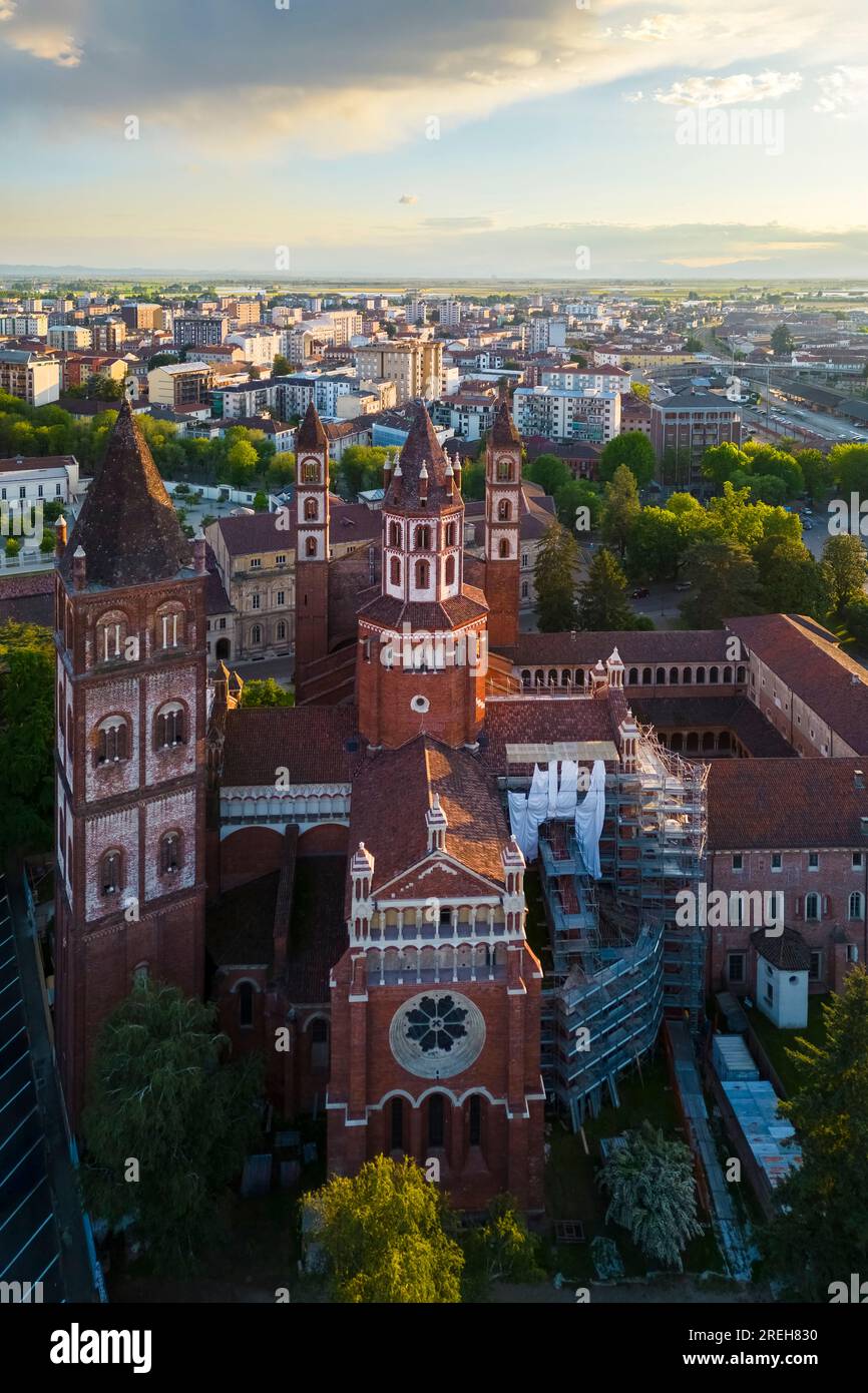 Basilica sant'andrea vercelli hi-res stock photography and images - Alamy