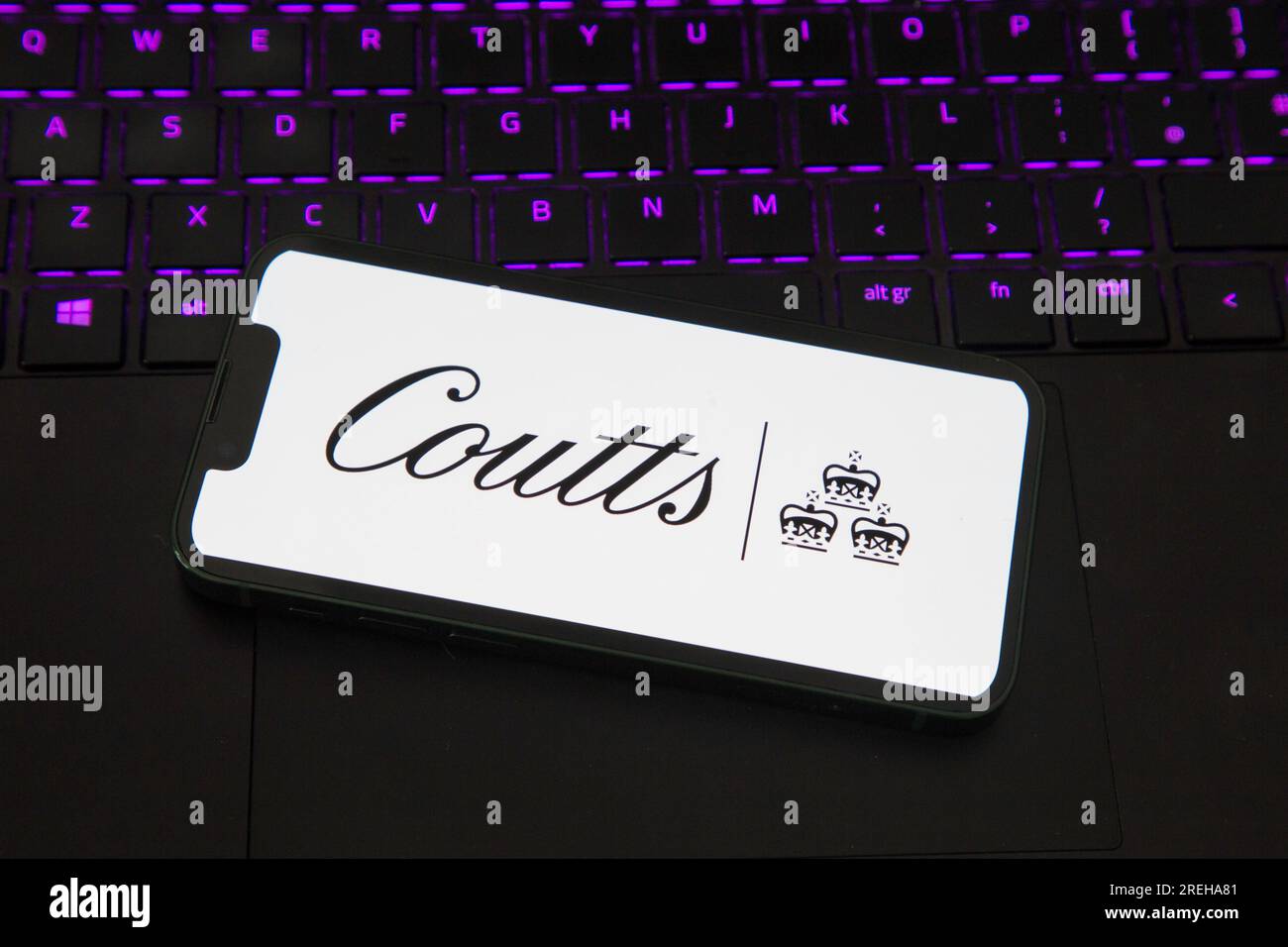 Iphone mobile banking hi-res stock photography and images - Alamy