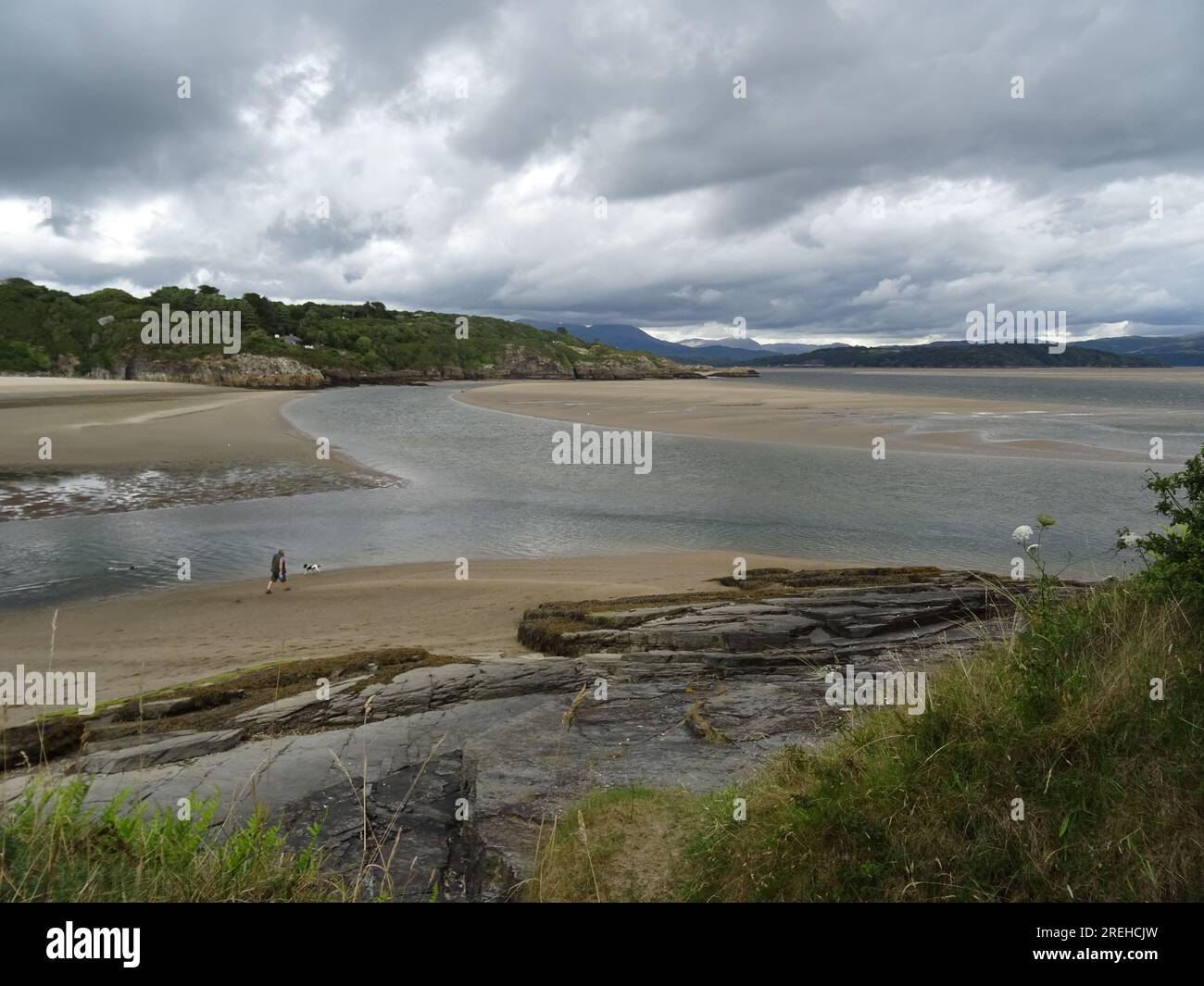 Black Rock Sands beach and bay, Morfa Bychan, River Glaslyn, Porthmadog ...