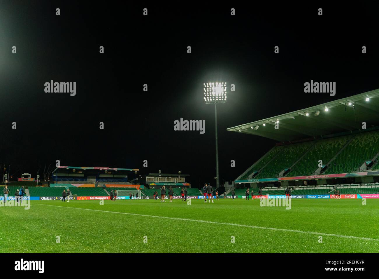 Rectangular stadium perth hi-res stock photography and images - Alamy
