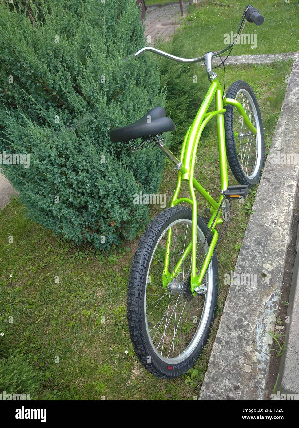 Stylish green bicycle! Stock Photo - Alamy