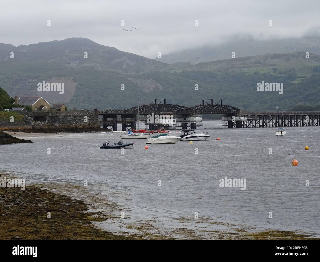 Barmouth rail and foot bridge over the River Mawddach, Snowdonia ...