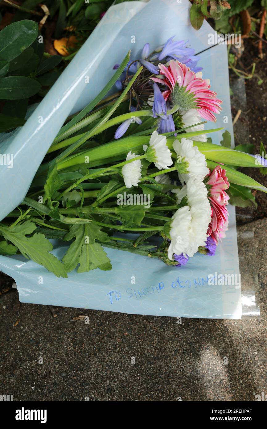 Sinead oconnor fans pay tribute hi-res stock photography and images - Alamy
