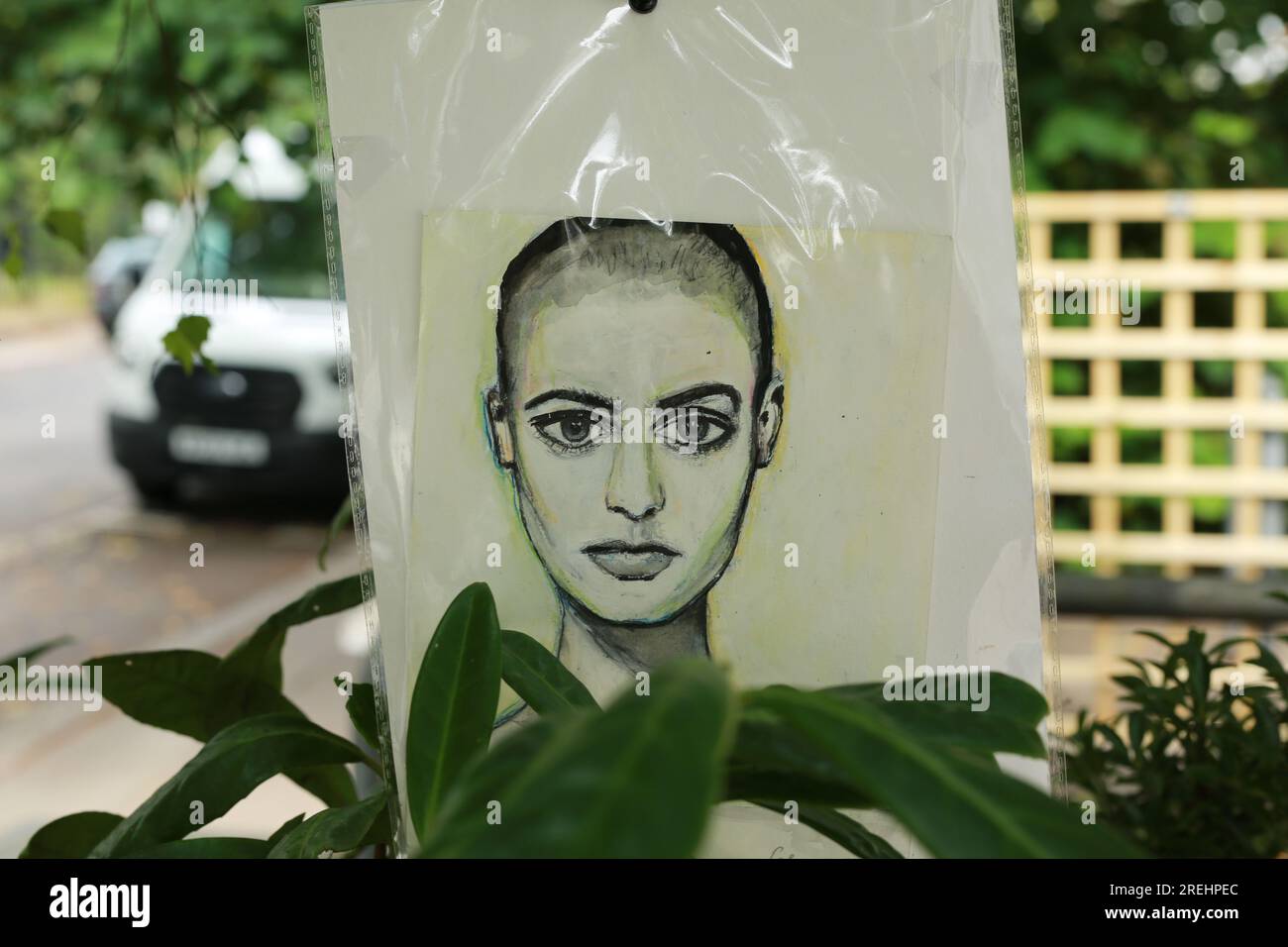 Sinead nothing compares 2 u hi-res stock photography and images - Alamy