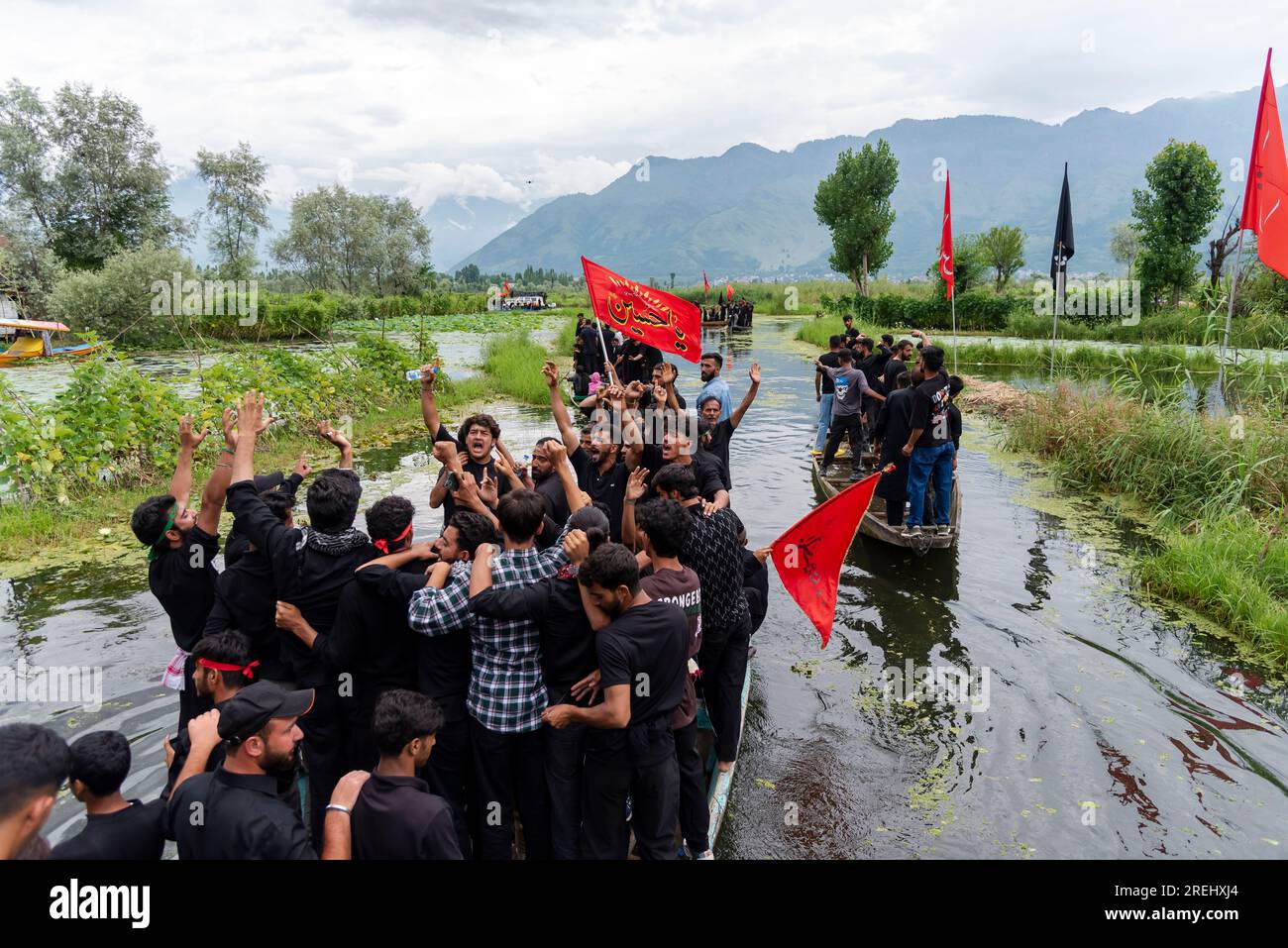 Shia Muslims chant religious poems take part in an Ashura procession on ...