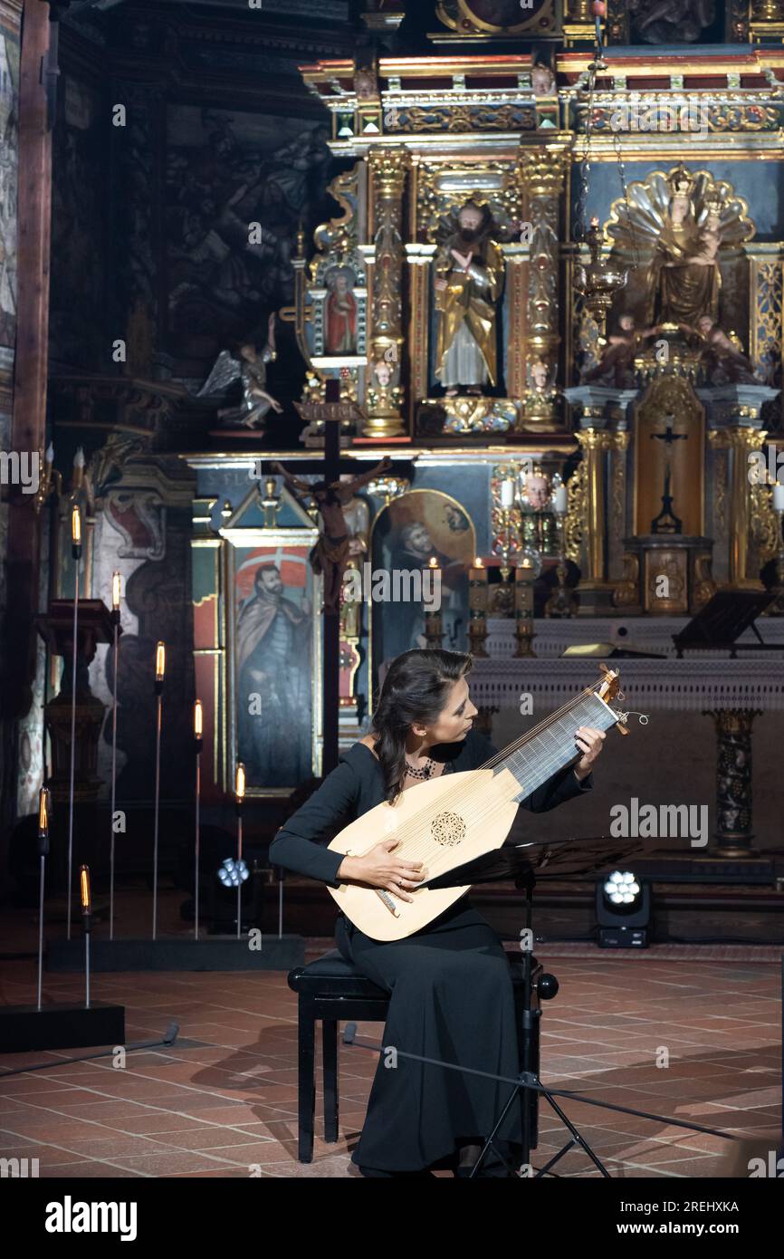 27 Jul 2023 Lute player Anna Wiktoria Swoboda performes baroque music ...