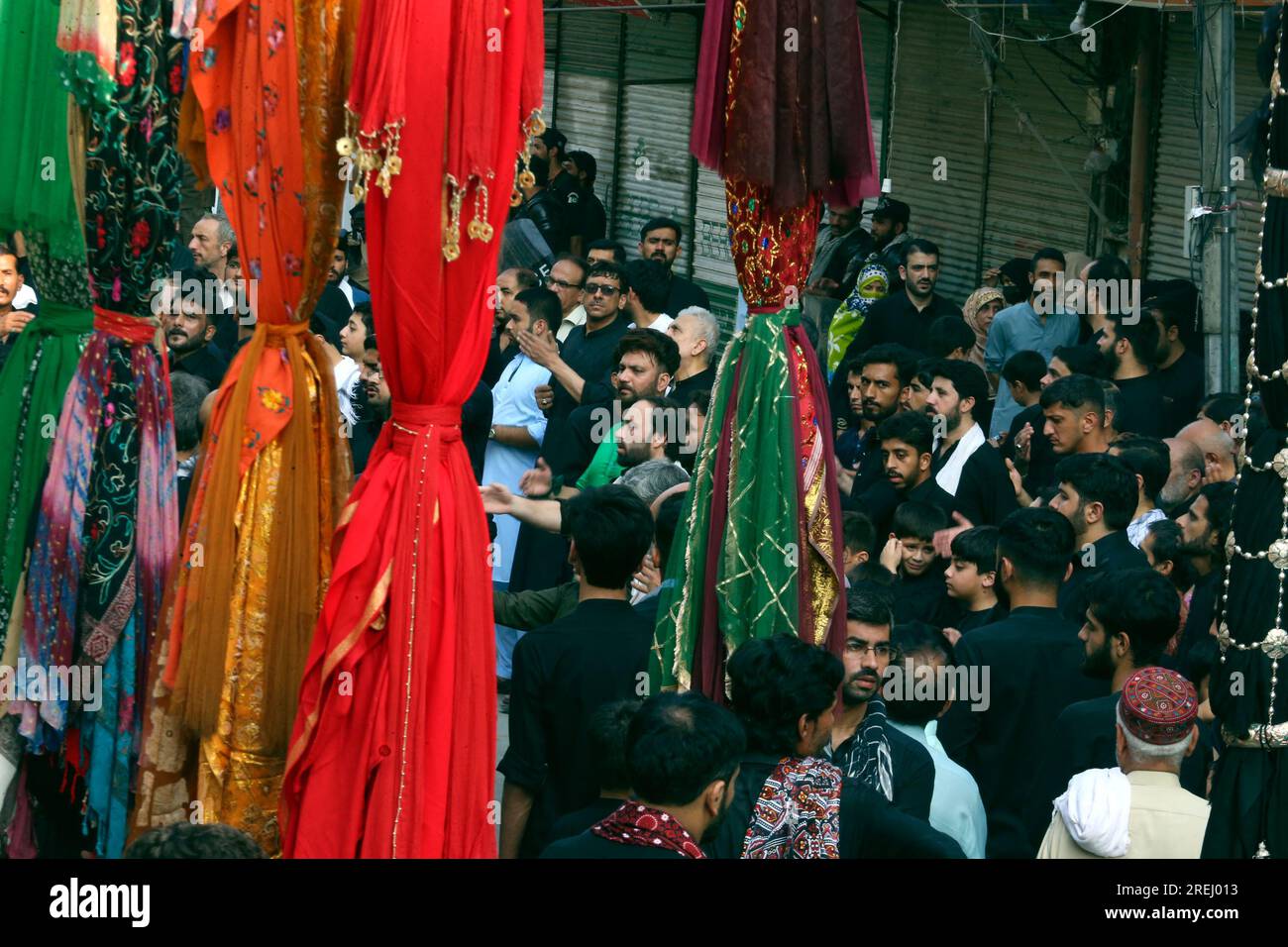 People participate in the Ashoura procession in Peshawar, Pakistan ...